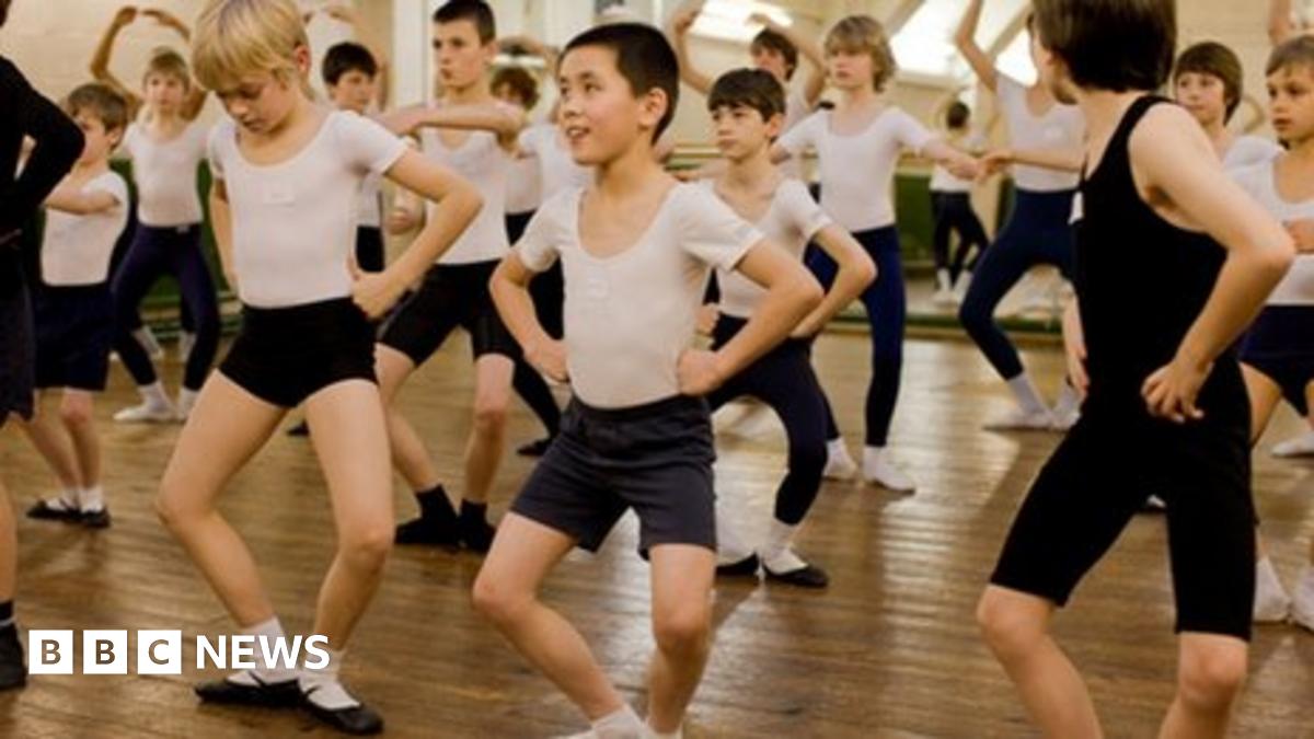 'Billy Elliott' free school to boost boys' ballet - BBC News