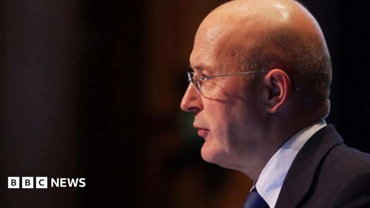 RBS chairman rejects £1.4m bonus - BBC News