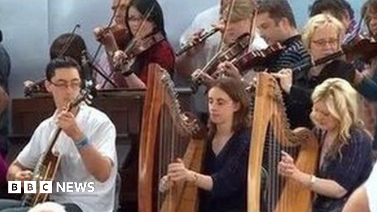 Derry wins bid to host the All-Ireland fleadh - BBC News