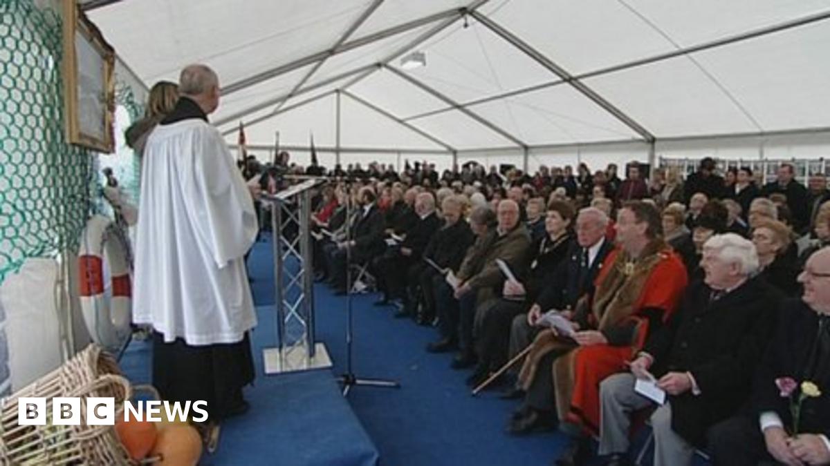 Memorial day for 6,000 Hull trawlermen - BBC News