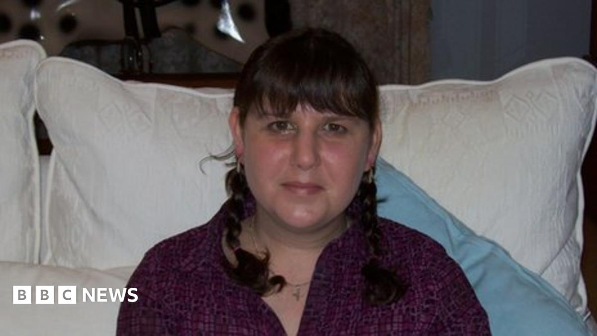 Stacey Mackie fire murder trial: Victim 'named killer' - BBC News