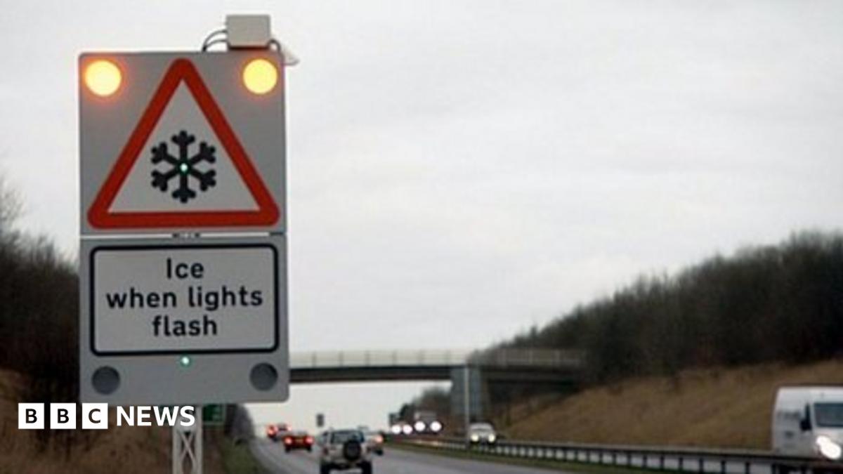 Signs in Lincolnshire warn motorists of ice - BBC News