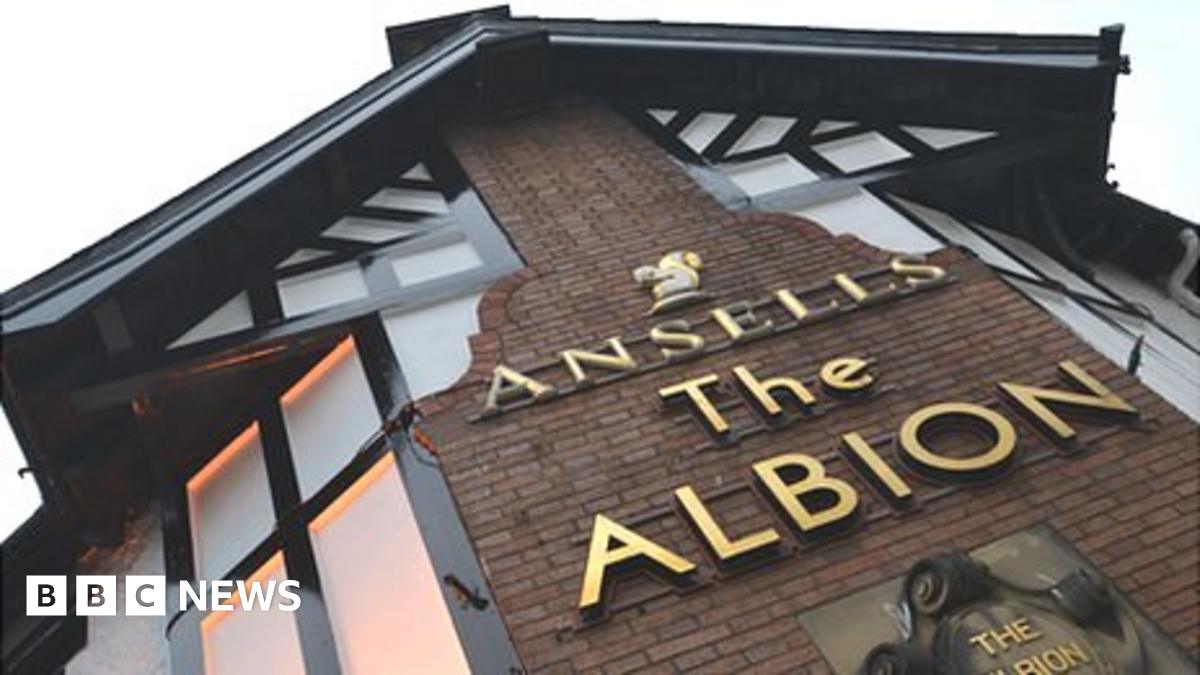 Rival breweries join to reopen The Albion pub in Conwy - BBC News