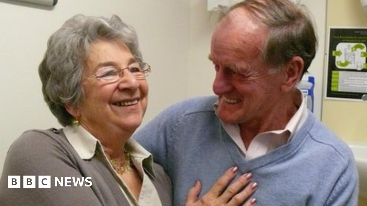 TAVI patient Eric Leeper's wife's cuddle saves his life - BBC News