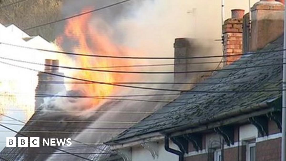 Fire crews damp down fire-damaged cottages in Crediton - BBC News