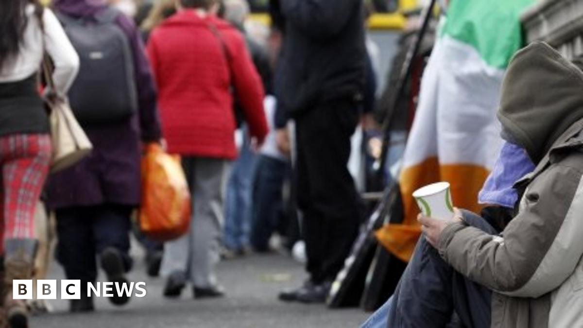 Bank says Irish recession to persist in 2012 - BBC News