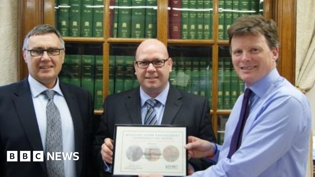Det Insp Brian Stuart awarded for wildlife crime work - BBC News