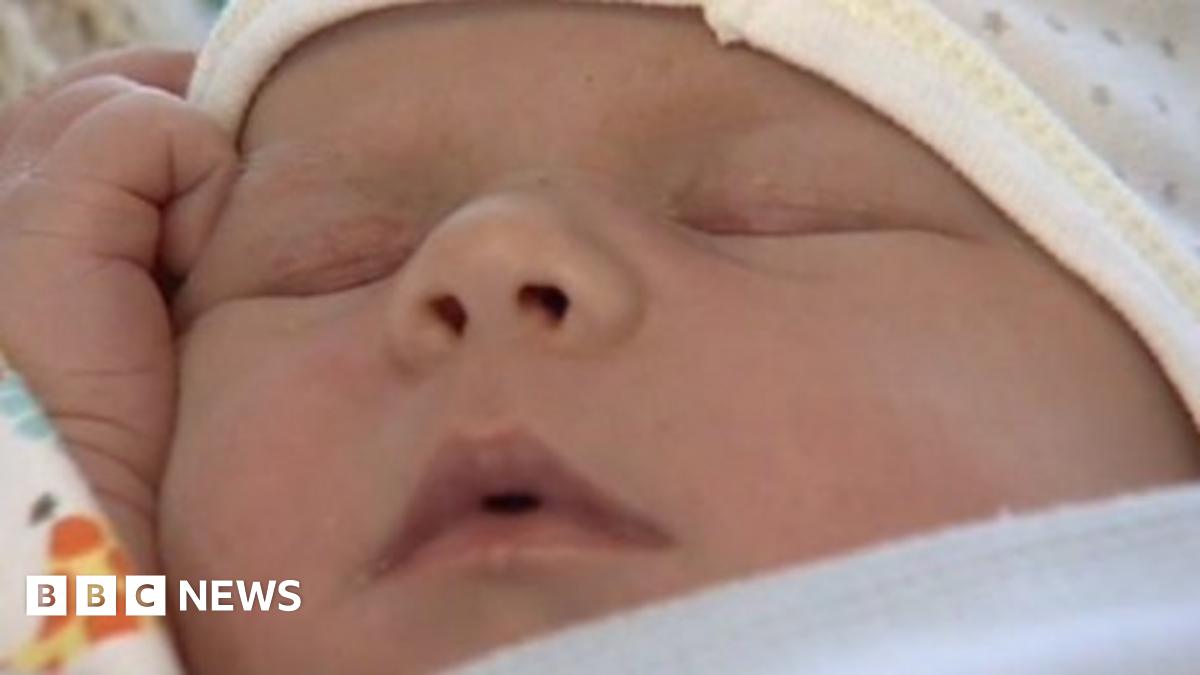 Heavy snowfall in Basildon leads to father delivering daughter - BBC News