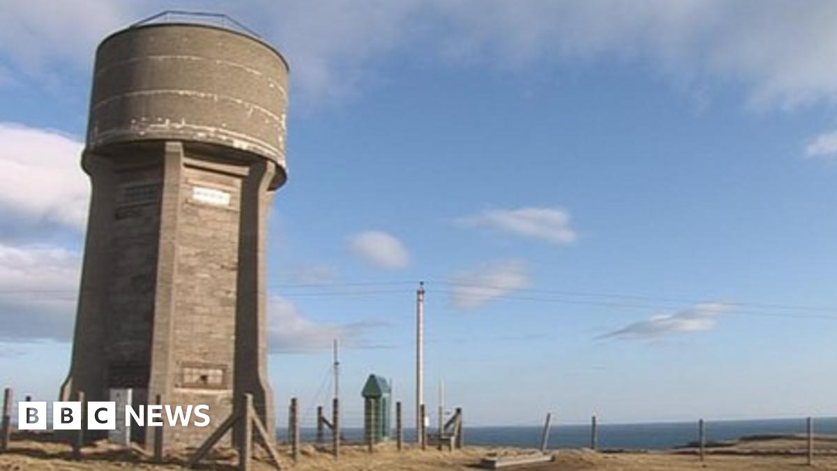 Disused water tower on Lewis offered for sale - BBC News