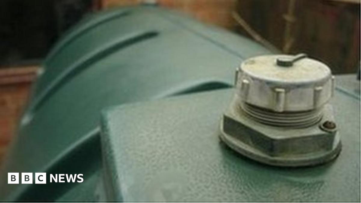 Heating oil in Northern Ireland 'up by 60% in three years' - BBC News