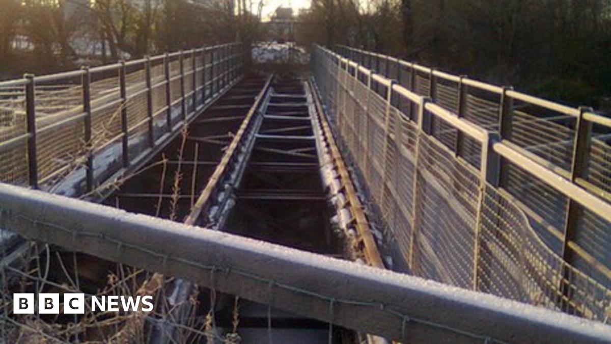 Ulverston Canal bridge saved after history group walk - BBC News