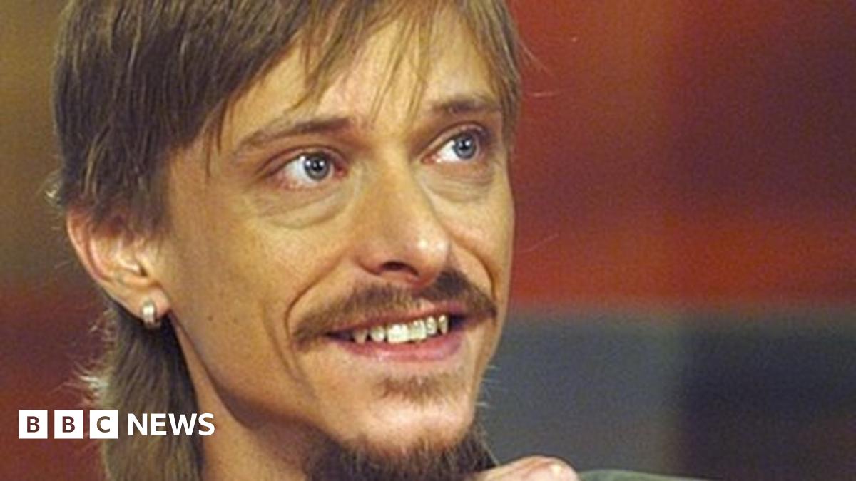 Mackenzie Crook up for book award - BBC News