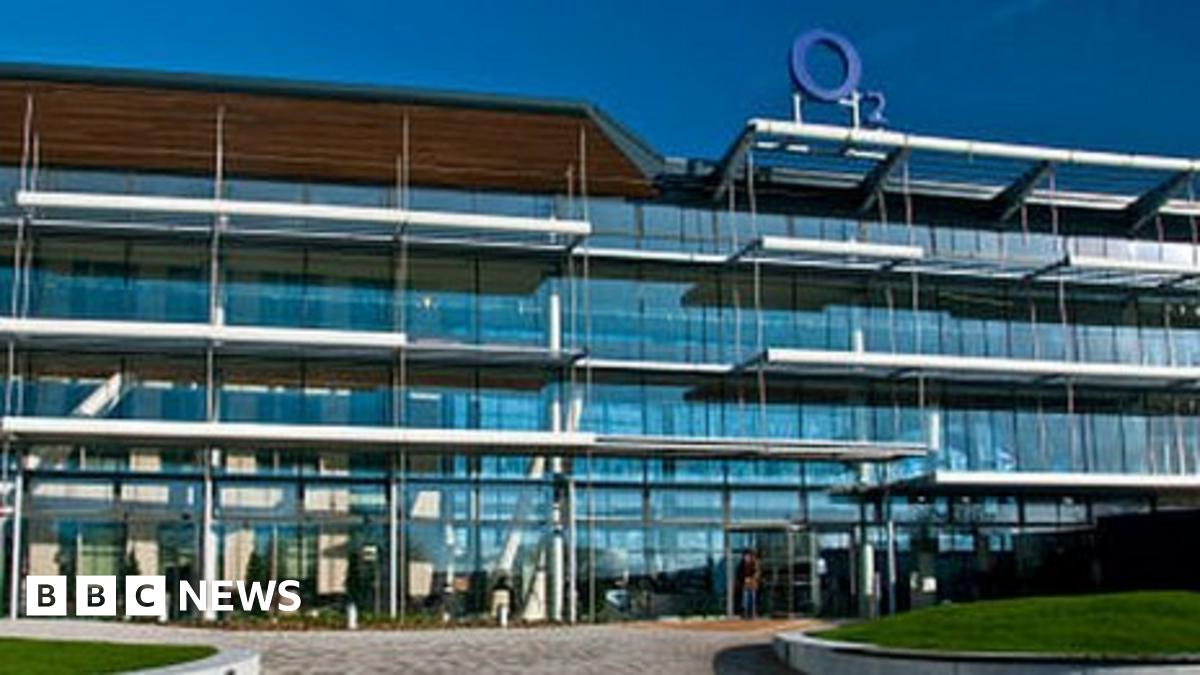 London 2012: Slough O2 staff in remote working trial - BBC News