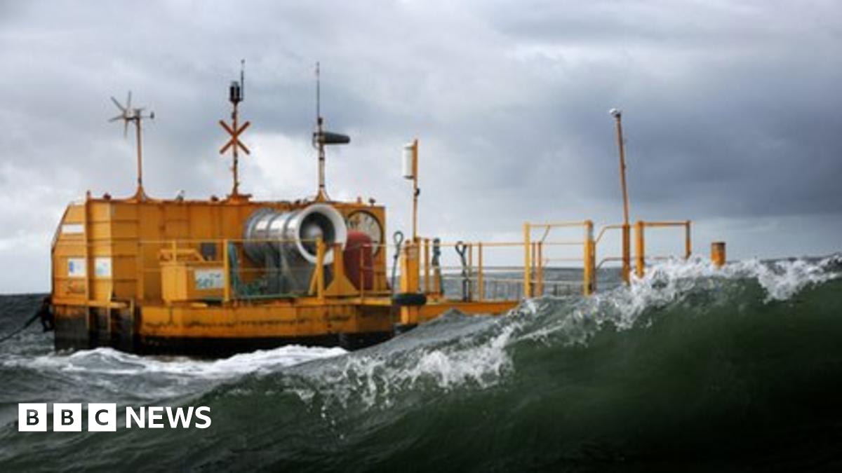 Wave Hub in Cornwall gets first energy device - BBC News