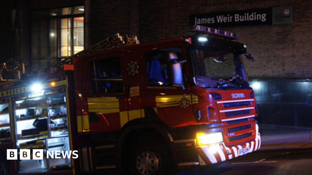 Investigation into major fire at Strathclyde University - BBC News