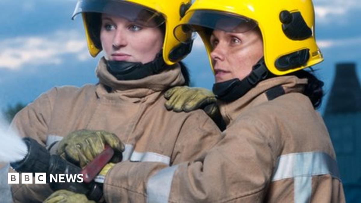 Number of women firefighters increasing in Staffordshire - BBC News