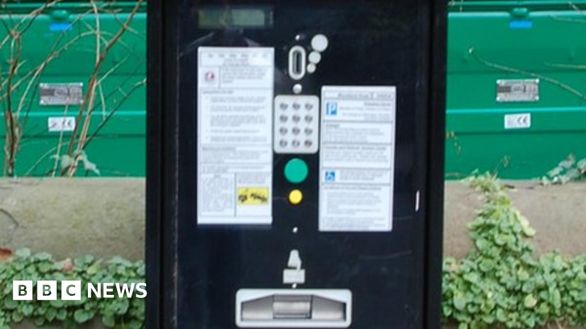 Car parking charge for Wapping Wharf residents disputed - BBC News