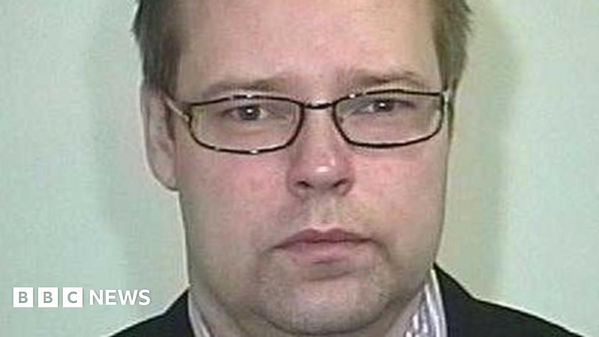 Woodlesford accountant stole clients' cash for luxuries - BBC News