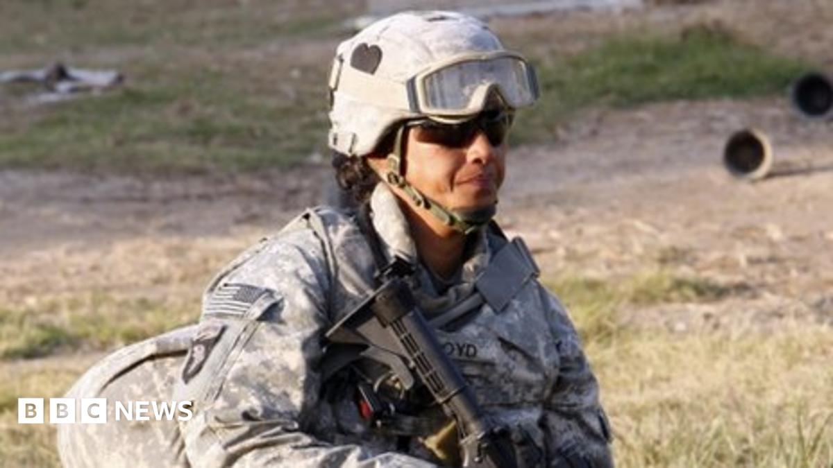 US military to ease curbs on women in combat roles - BBC News