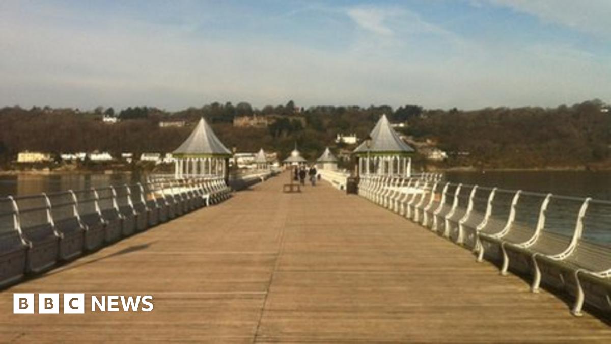 Bangor pier: potential £1m shortfall for maintenance work - BBC News