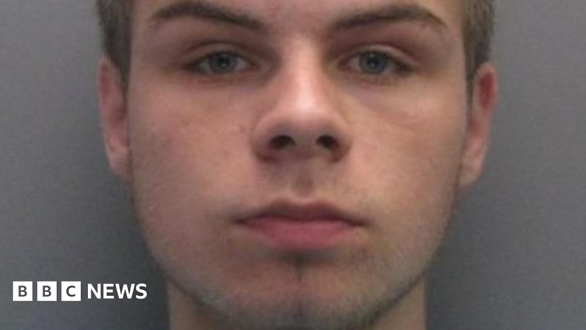Cambridge homeless man Raymond Boyle's killer, 18, jailed - BBC News