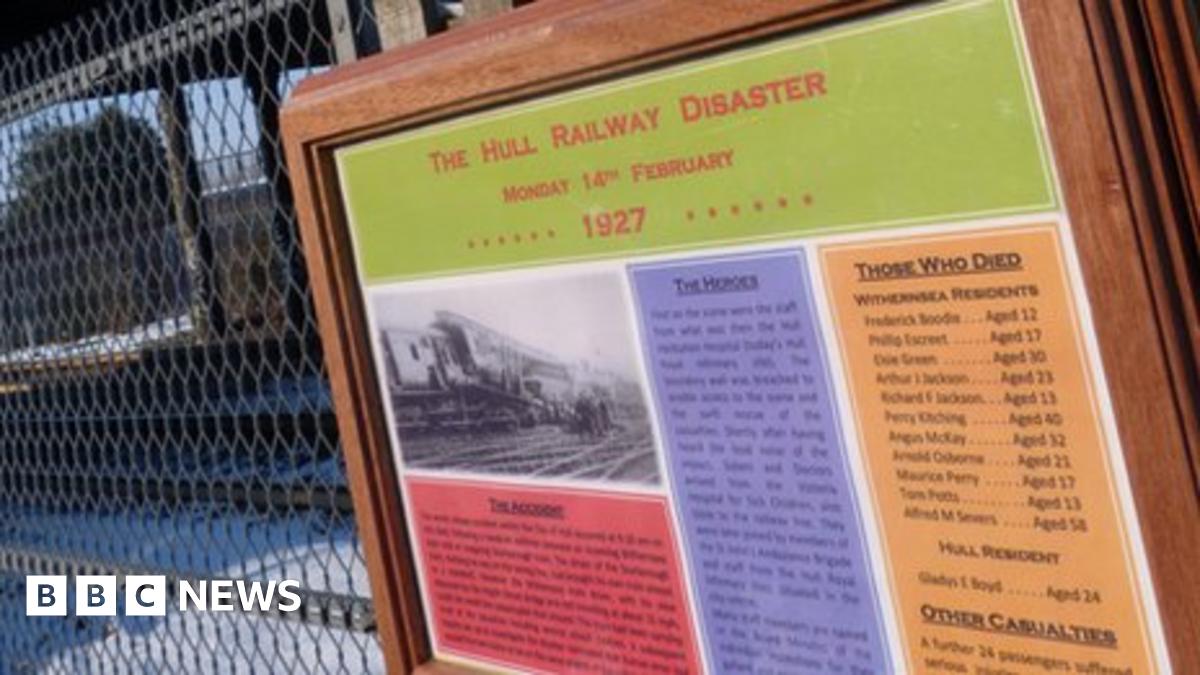 Hull hospital remembers 1927 train crash victims - BBC News