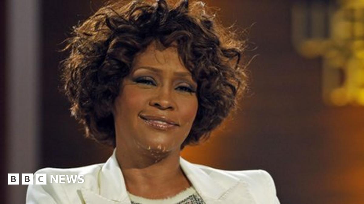 Whitney Houston paid tribute by UK music industry - BBC News