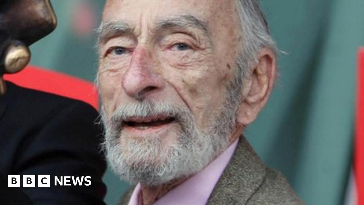 Irish actor David Kelly dies aged 82 - BBC News