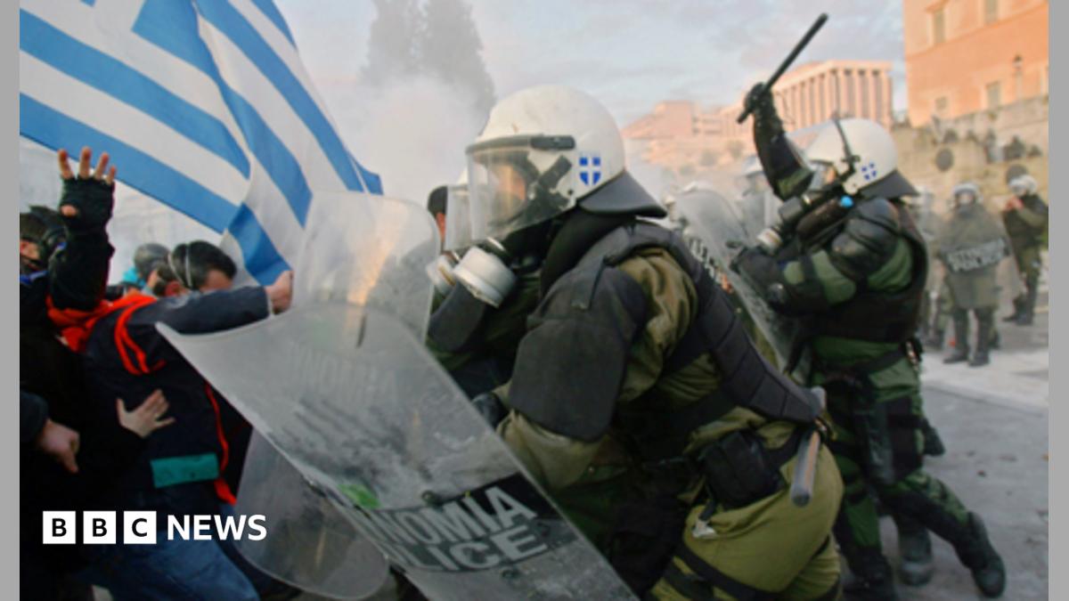 Eurozone crisis: Greece 'can't take any more cuts' - BBC News