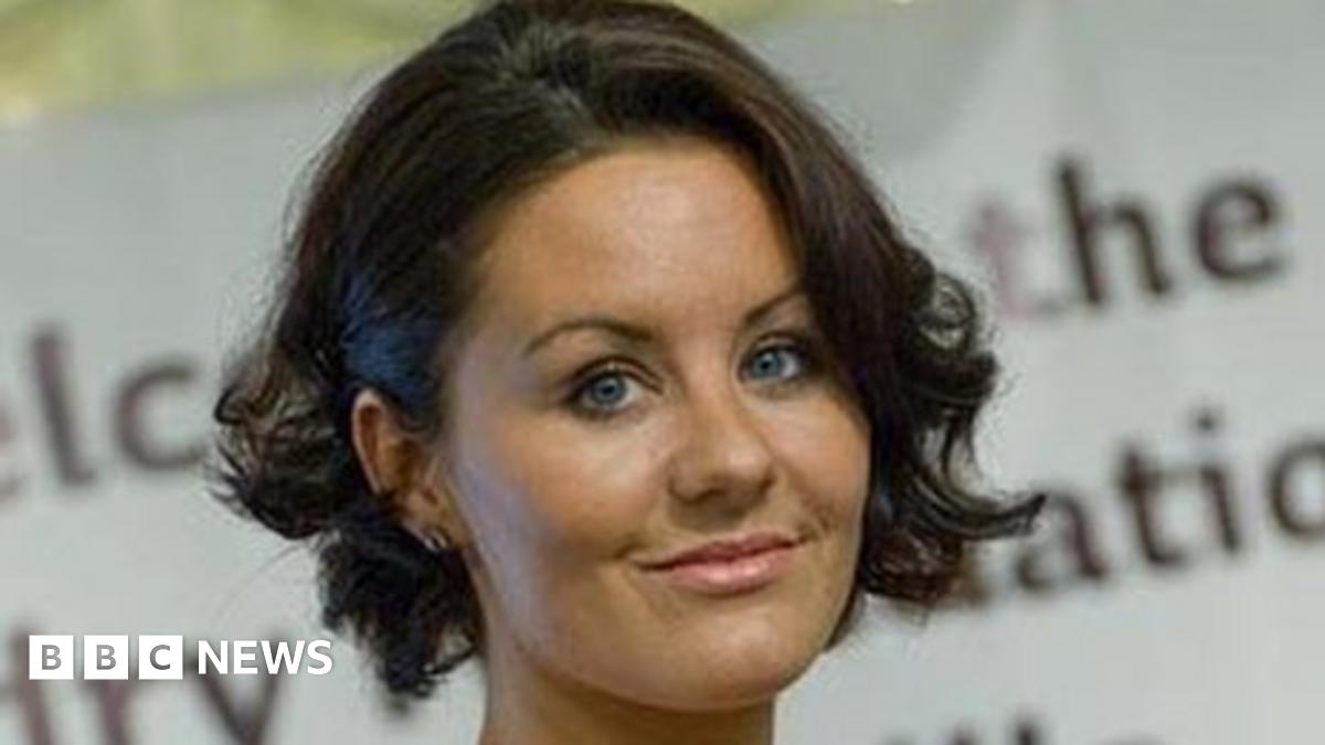 Colin Hendry's daughter launches e-petition over cosmetic surgery - BBC ...