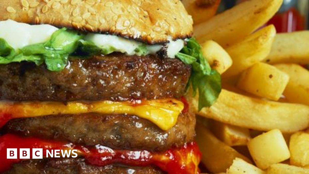 Children 'watch same level' of junk food ads despite TV rules - BBC News
