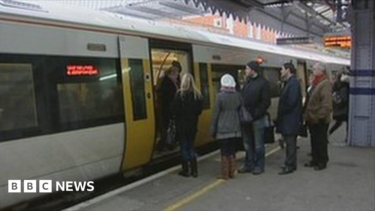 Baby born on packed commuter train at West Malling - BBC News