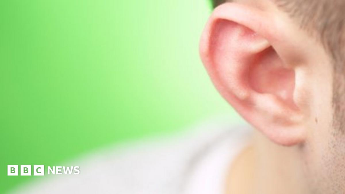 Deaf debate: Caught between two worlds - BBC News