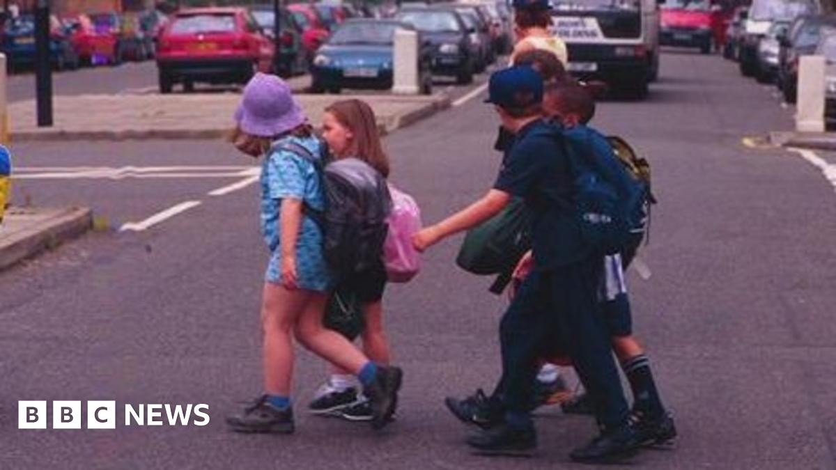 More school bus chaperones to go in Warwickshire - BBC News