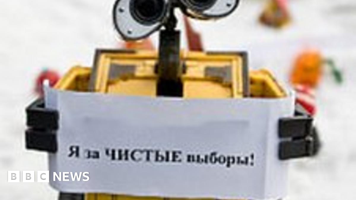 Russia mayor bans election activists' toys protest - BBC News