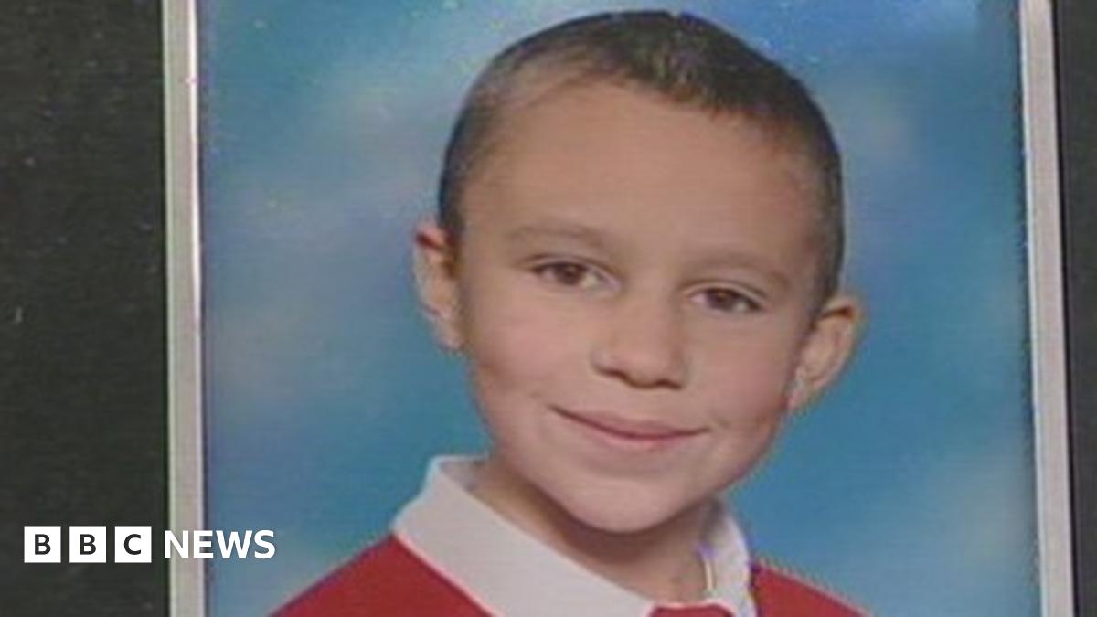 Haydn Wileman's mother wants nut allergy research - BBC News