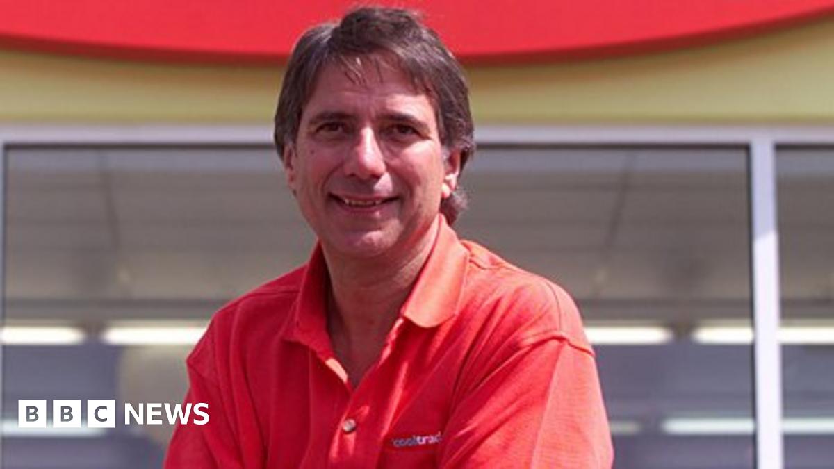 Iceland founder Malcolm Walker leads £1.55bn buy-out - BBC News