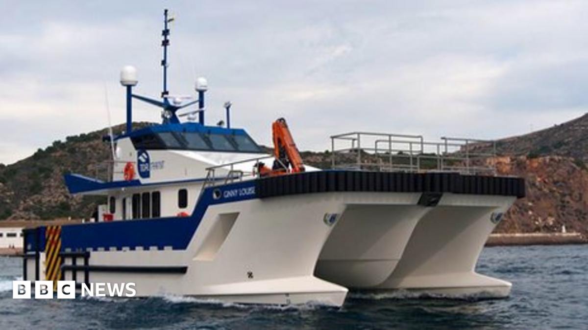 Norfolk wind farm boat starts transfers to Greater Gabbard - BBC News