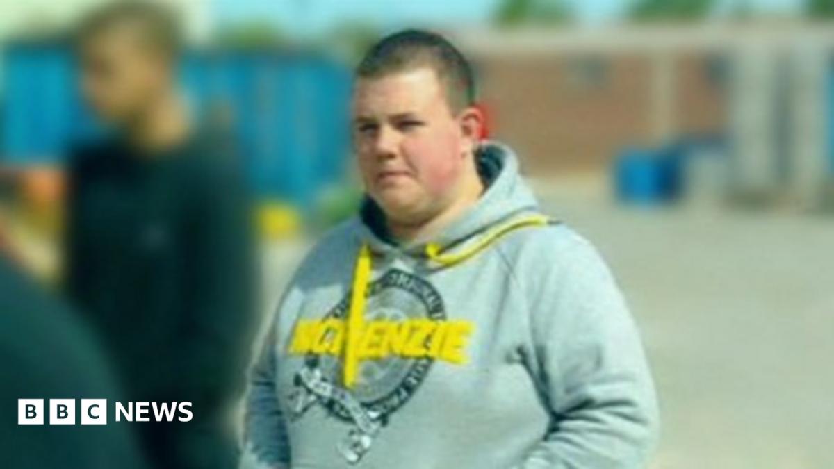 Army hopeful Anthony Caulton from Preston hits weight target - BBC News