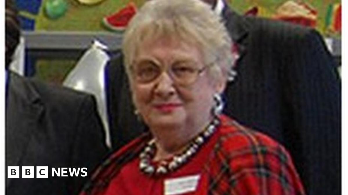 Labour councillor suspended over Facebook 'Tory bomb plea' - BBC News