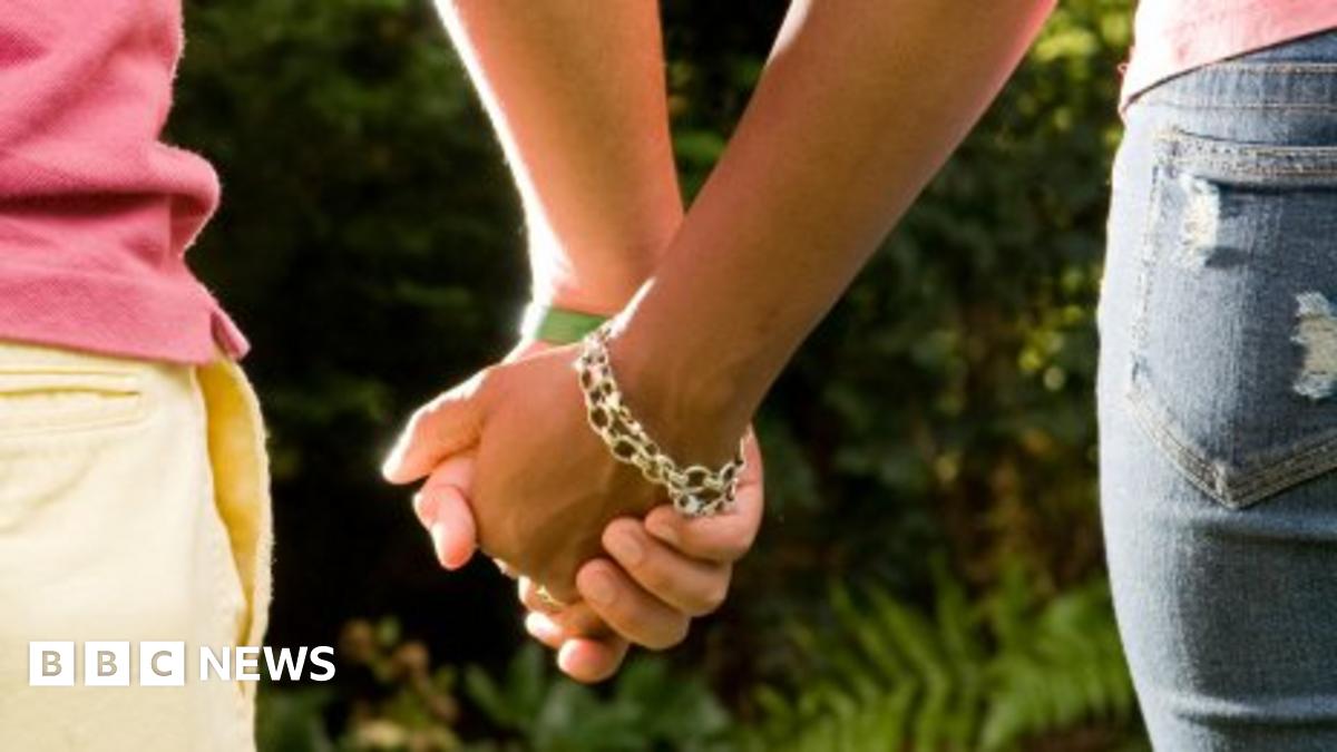 Interracial marriage at new US high - BBC News