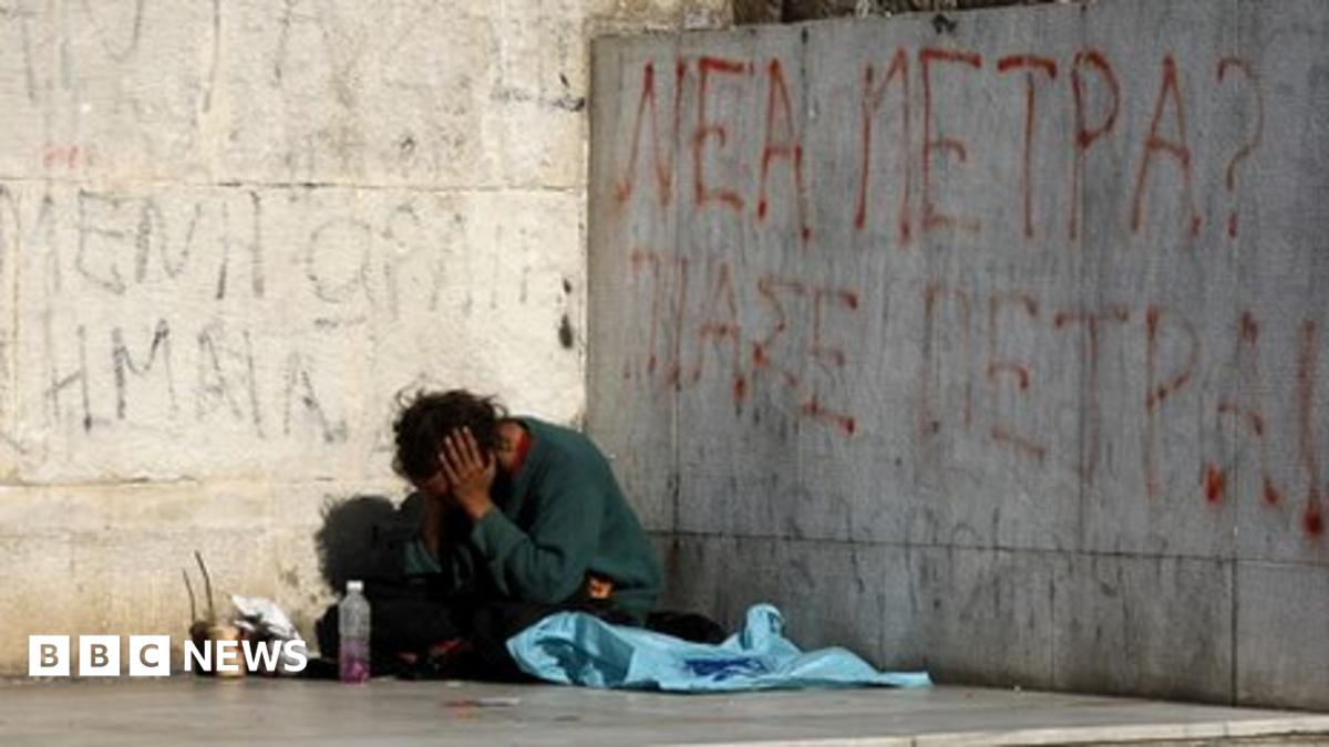 Struggling Greeks losing belief in the state - BBC News