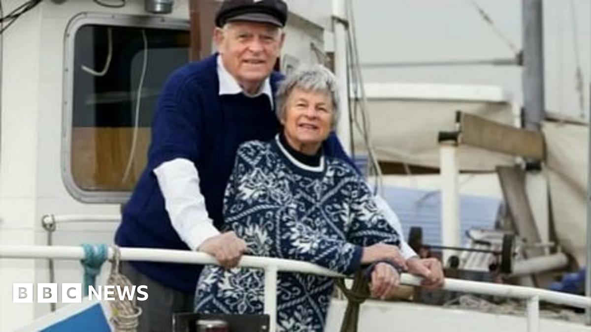Final berth for seafaring couple Bill and Laurel Cooper - BBC News