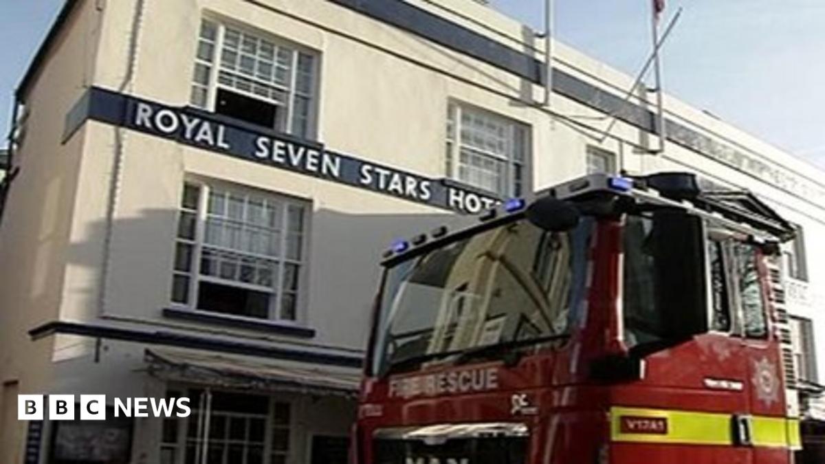 17th Century Totnes hotel damaged by fire - BBC News