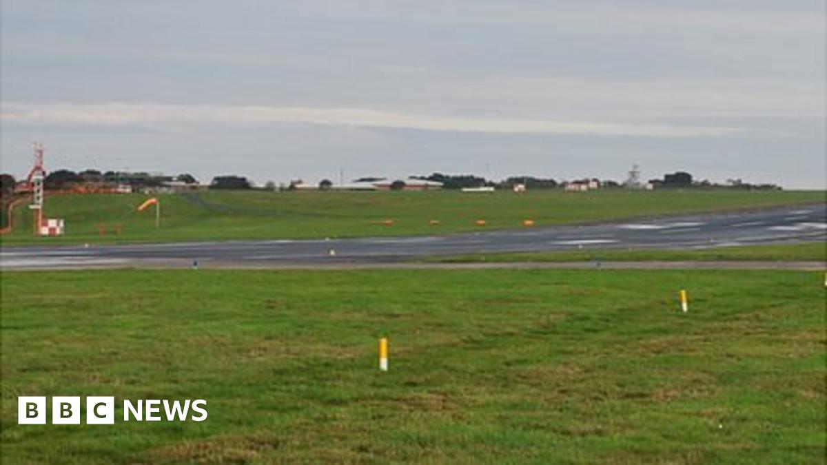 Guernsey Airport runway traffic plans released - BBC News