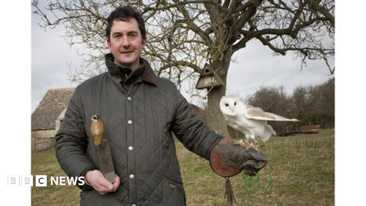 Cirencester farmer Mark Tufnell wins owl conservation award - BBC News