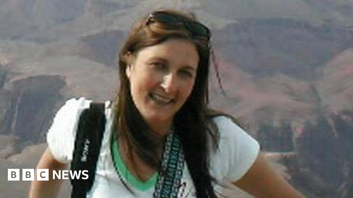Suzanne Pilley murder trial hears from boyfriend - BBC News