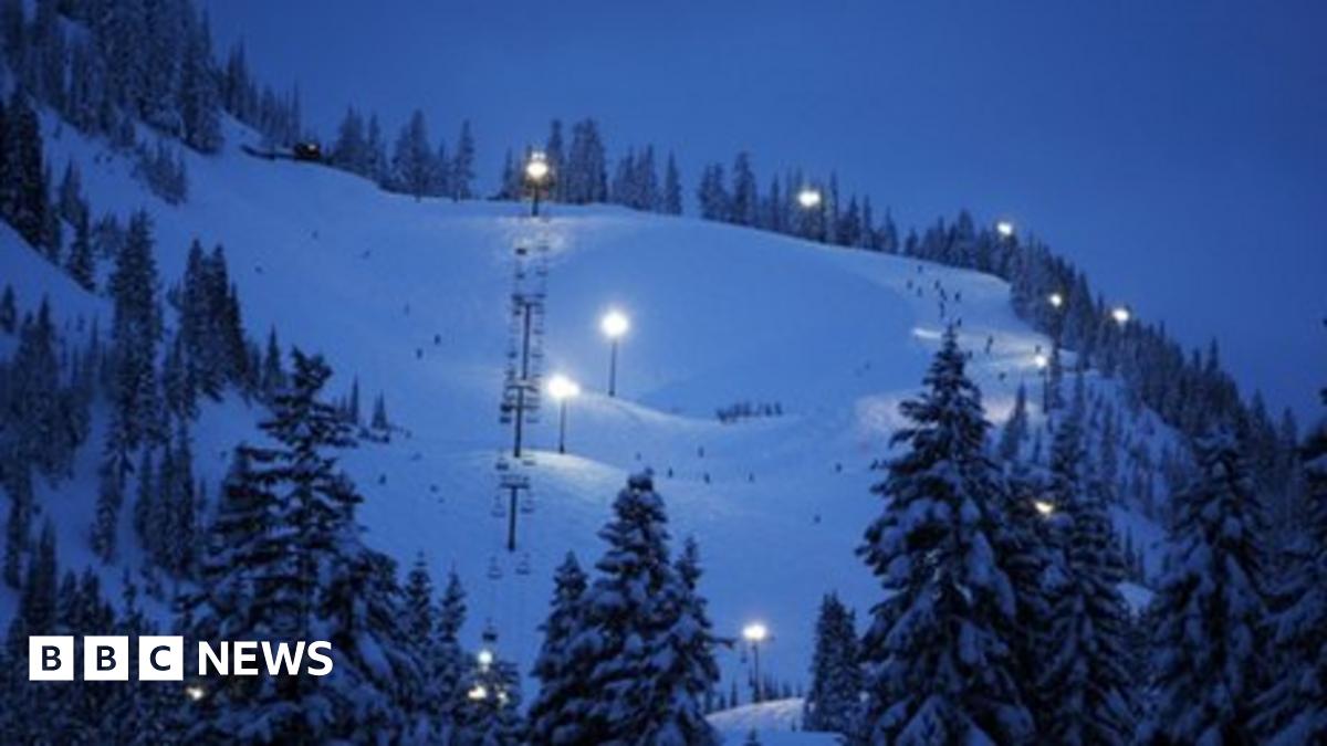 Expert skiers killed by avalanche in Washington state - BBC News