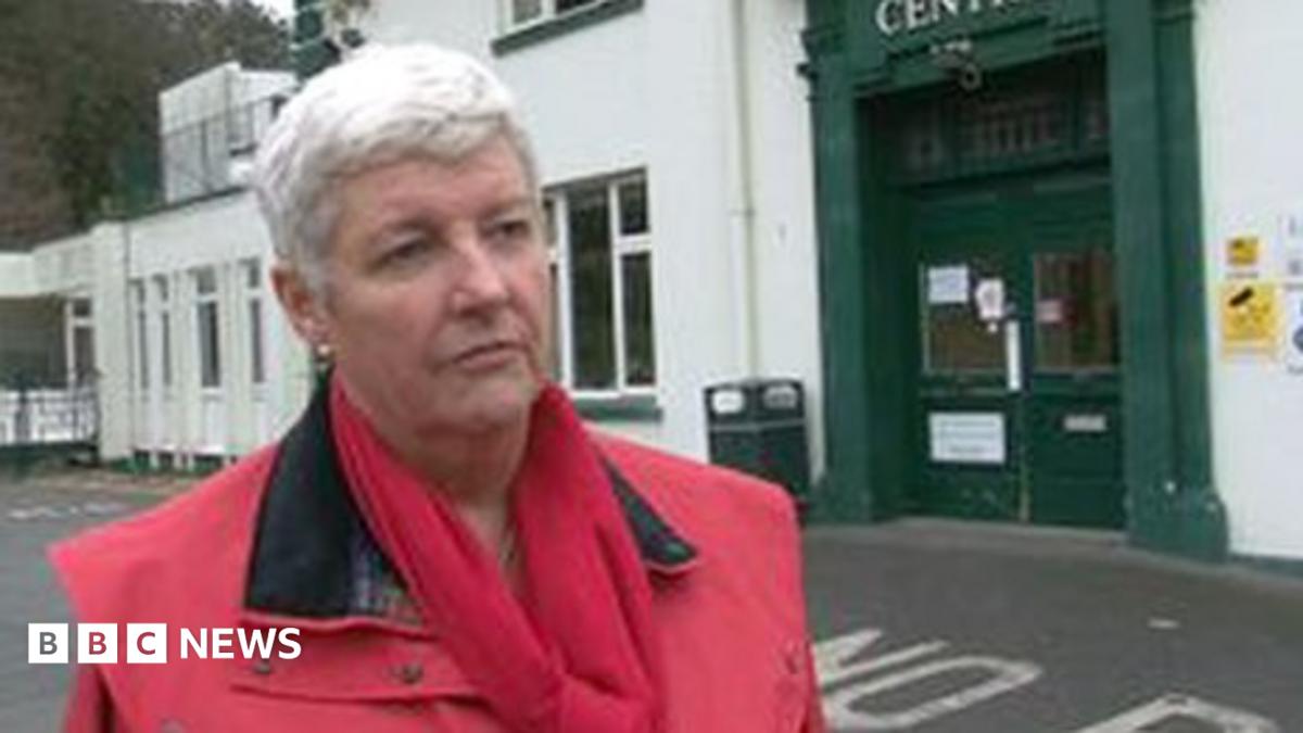 Jersey health minister Anne Pryke assesses alcohol abuse - BBC News