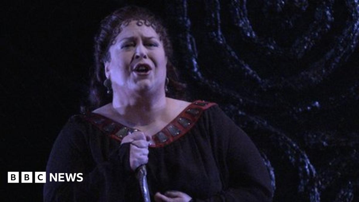 Opera star Elizabeth Connell dies at 65 - BBC News